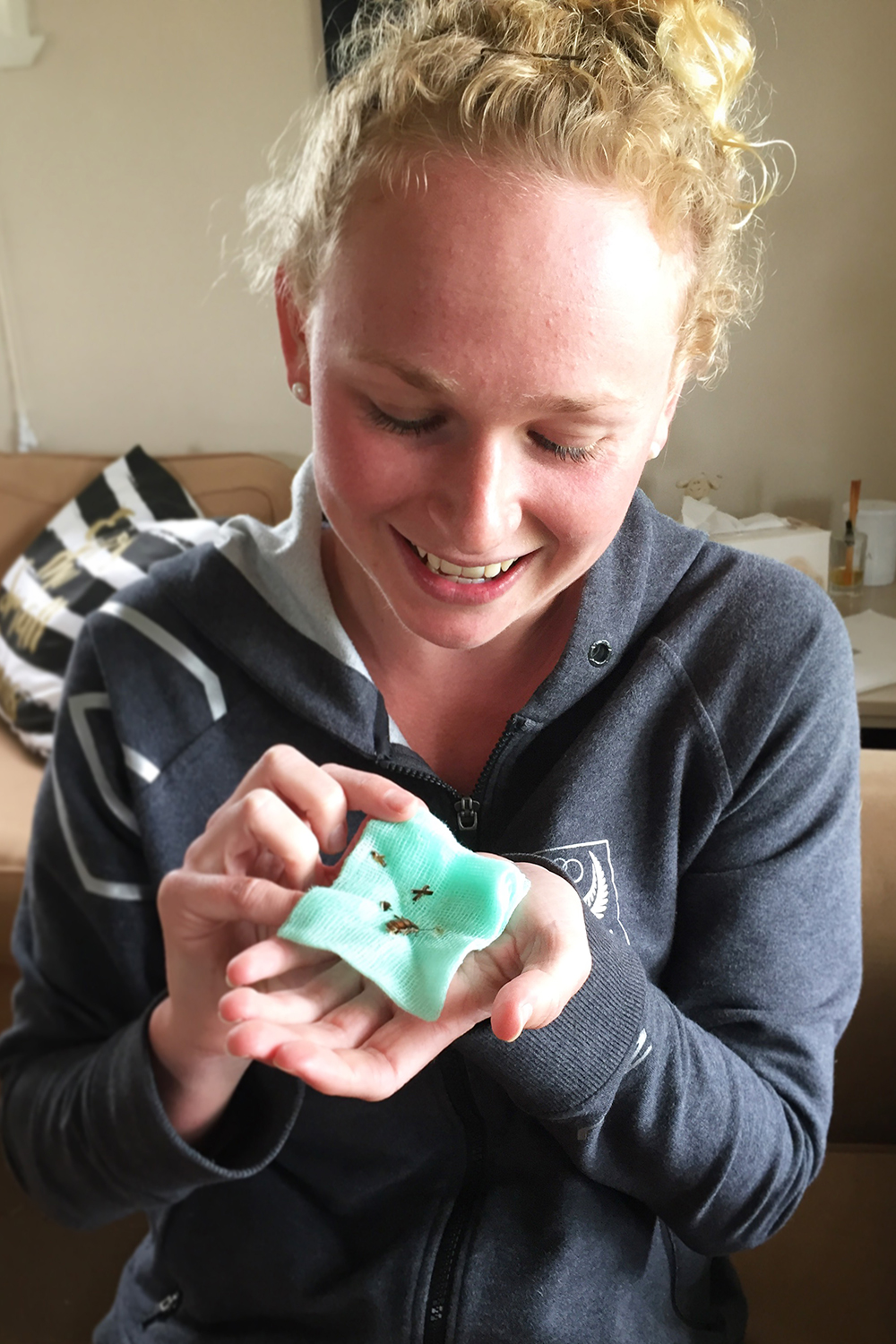 Young woman finds cockroach inside her EAR! | that's life!