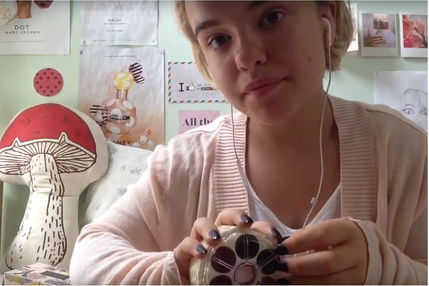 YouTube star Hannah Pollard talks about her ASMR videos | that's life!